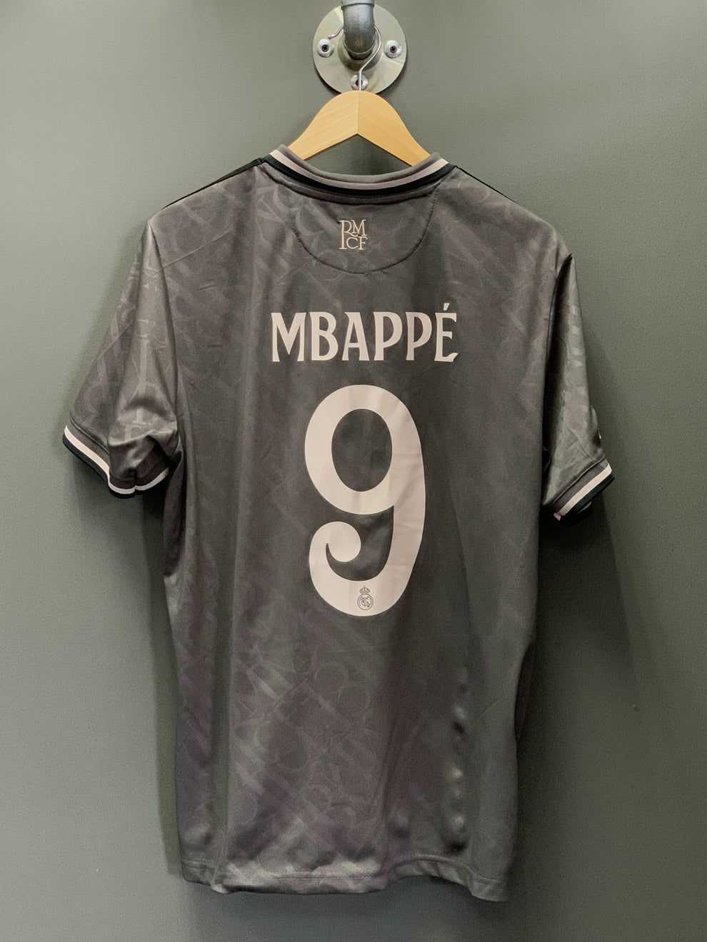 Real Madrid 24/25 Adidas "Mbappe 9" Football Kit - Large – 8Ball Threads